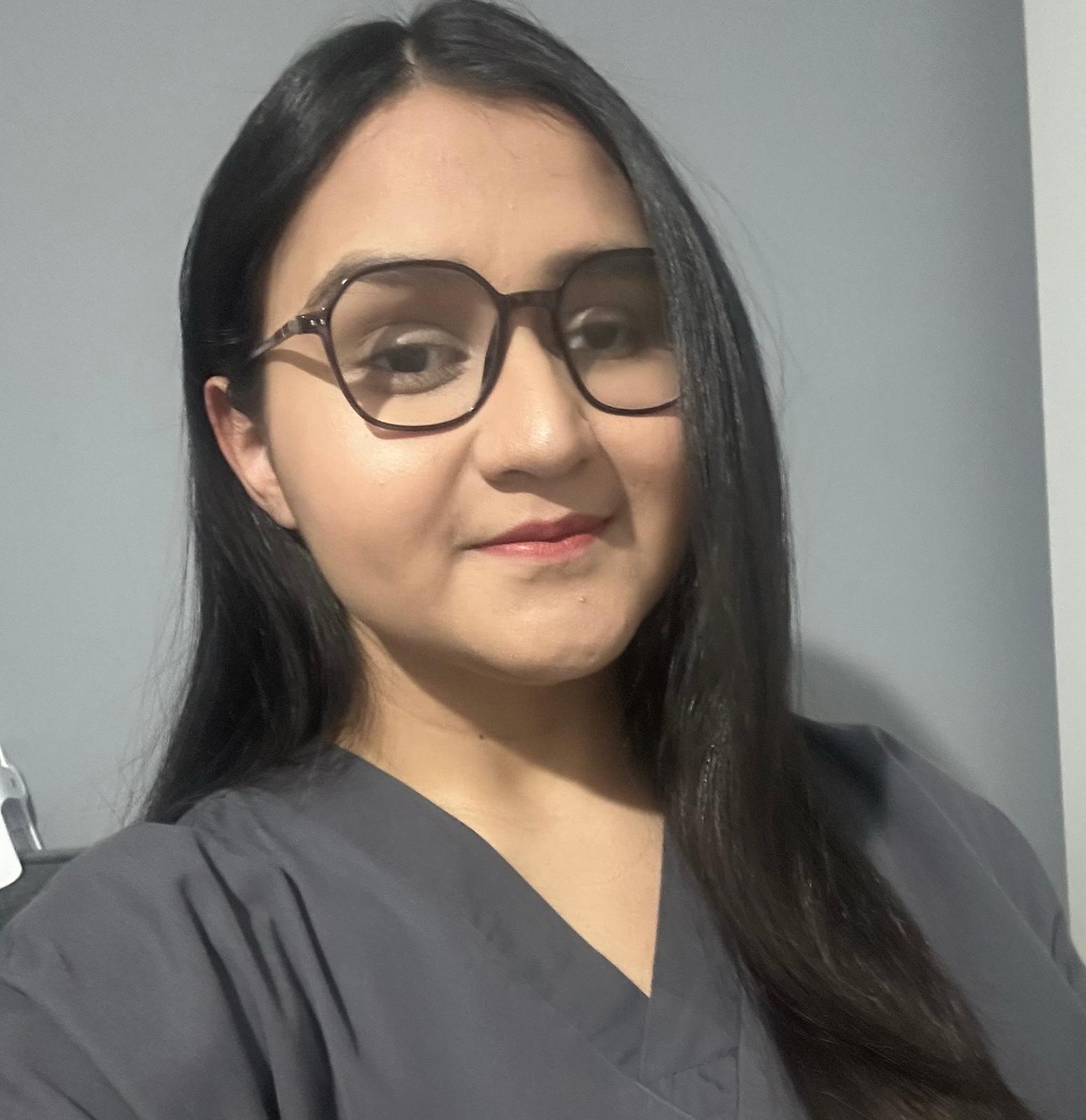 Amna Naeem - Experienced Dental Therapist
